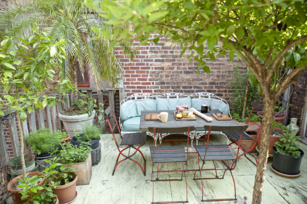 10 Irresistable Terrace Designs for Fresh and Dynamic Apartments