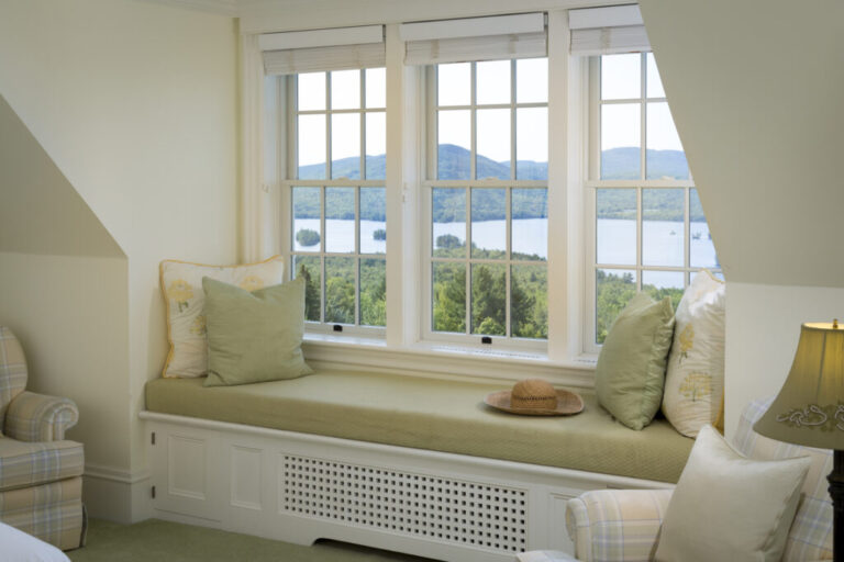 10 Cozy Window Seats and Bay Windows With a View