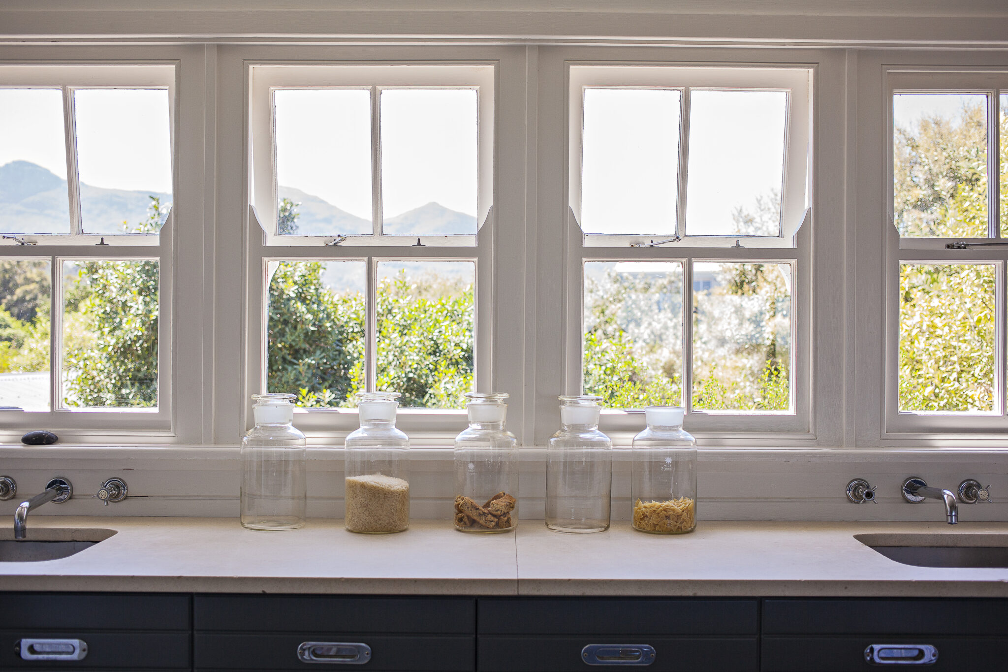 10 Useful Tips for Choosing the Right Exterior Window Style
