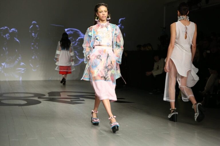 26 Tropical Decorating Ideas Fresh Off the Fashion Runways