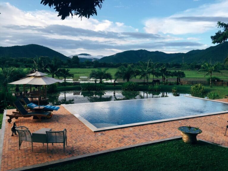 40 Sublime Swimming Pool Designs for the Ultimate Staycation