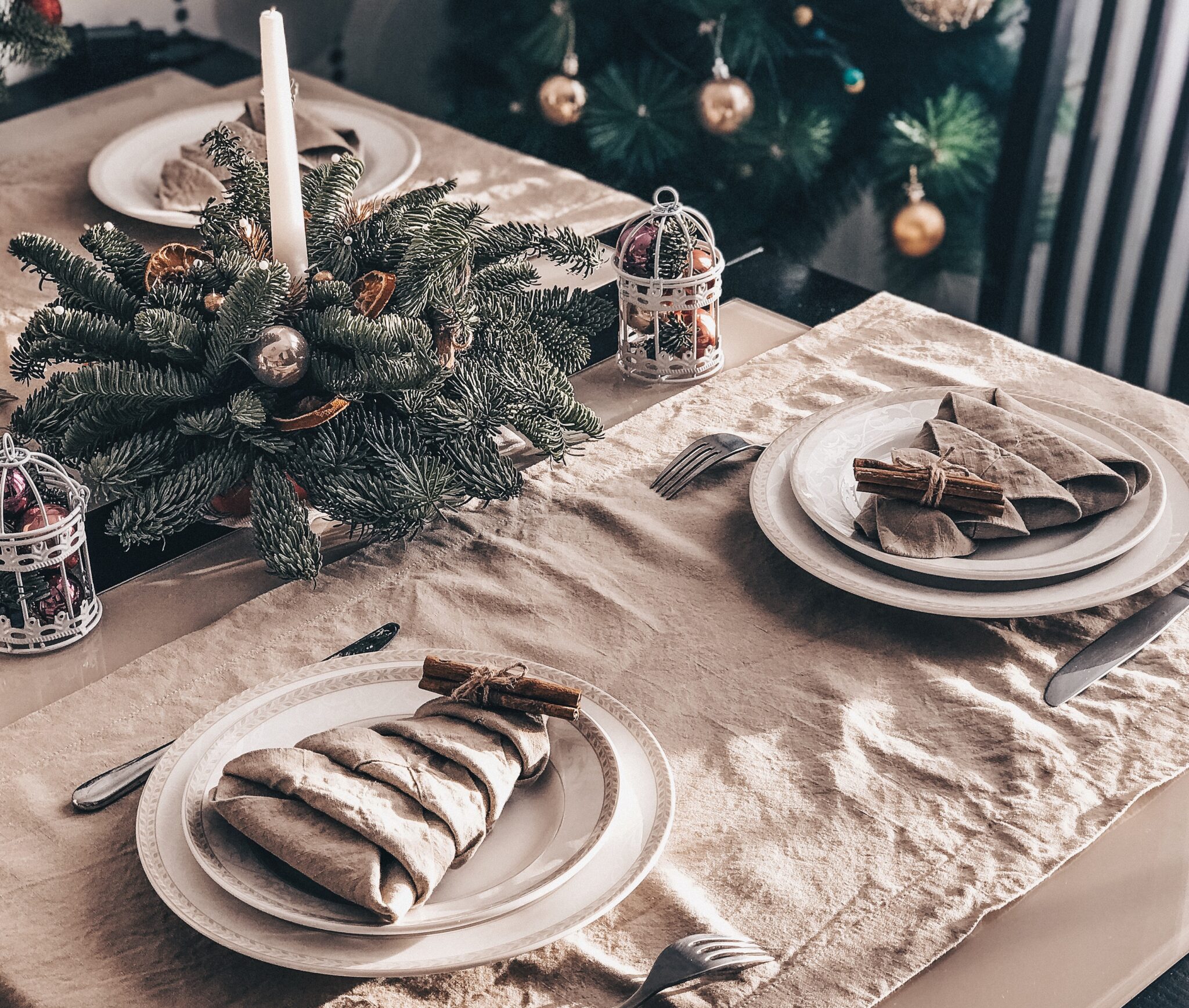 5 Ways to Create a Country Christmas Table Setting