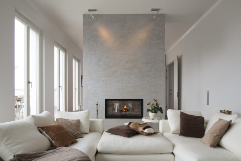 25 Gorgeous Minimalist Fireplaces to Keep You Cozy This Winter