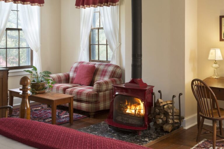 12 Pretty Reasons Plaid Decor is Exactly What You Need