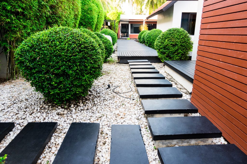 12 Simple Front Yard Landscaping Ideas | MYMOVE