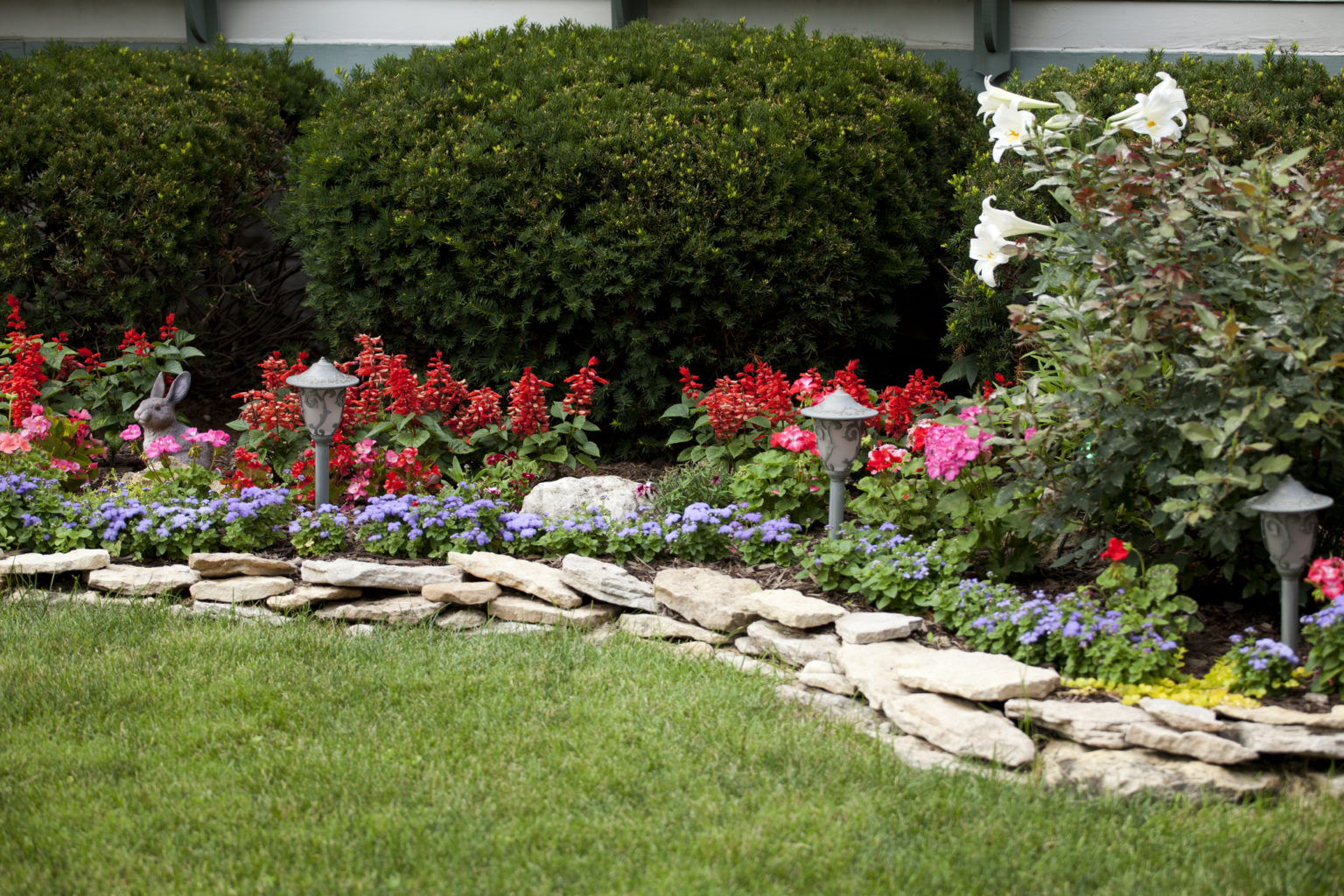 23 Ideas to Perfect Your Landscape Edging | MYMOVE